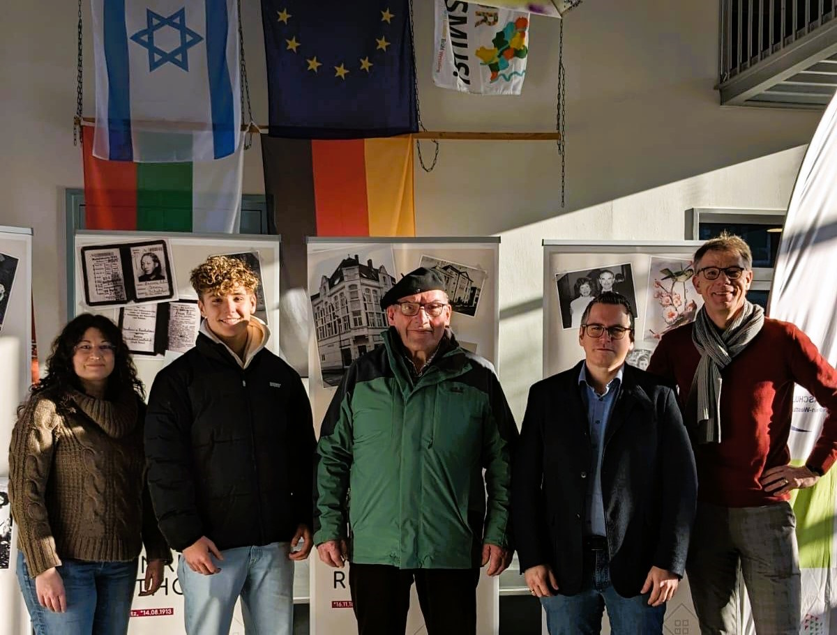 Ausstellung "Jüdische Nachbarn" im Silverberg-Gymnasium eröffnet